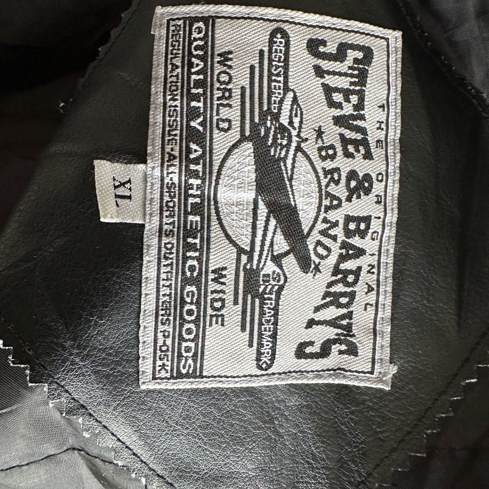 Steve Barrys Jacket. Black And White - Gem